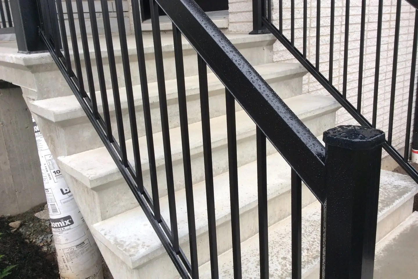 Aluminum baluster railings - Clôtures et Rampes DB